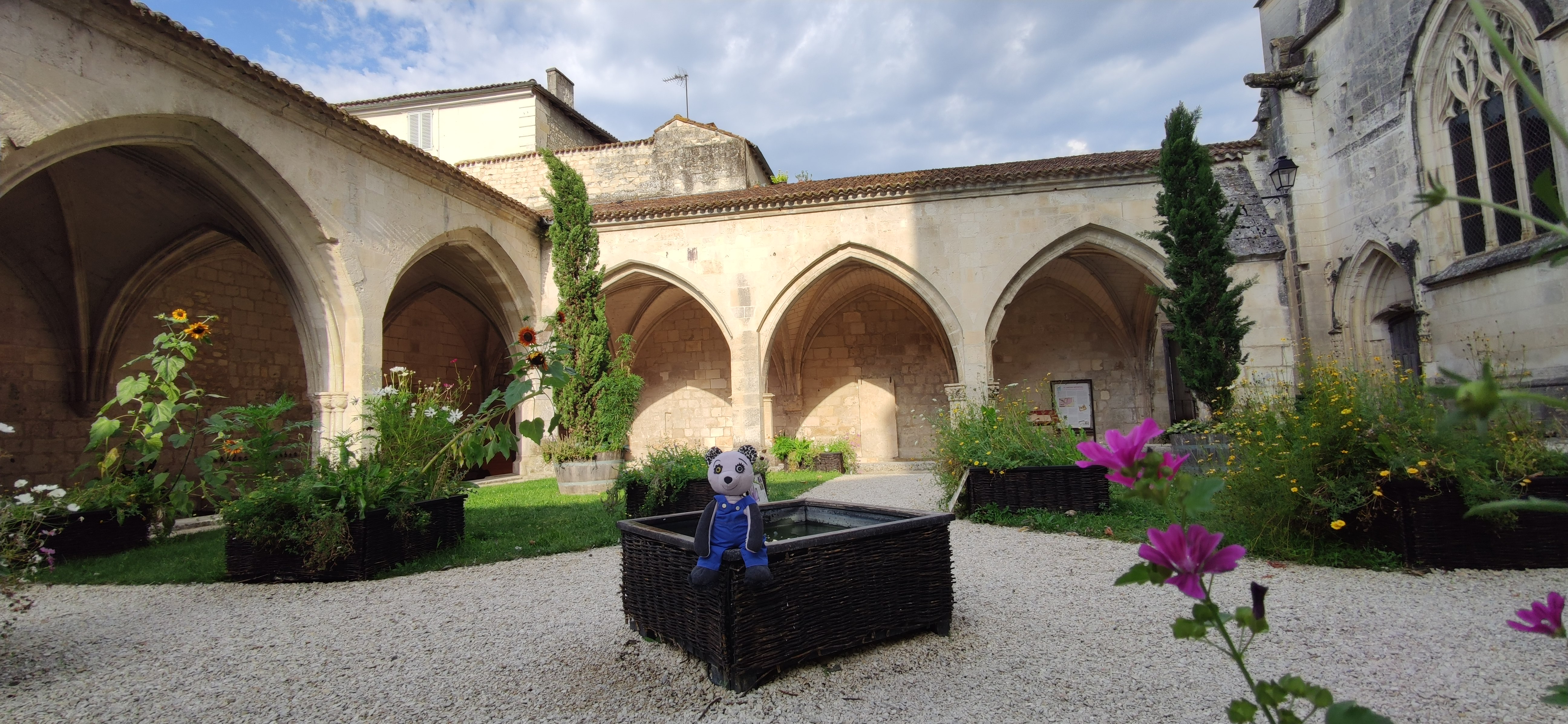 Cloître de la cathédrale Saint-Pierre - Saintes